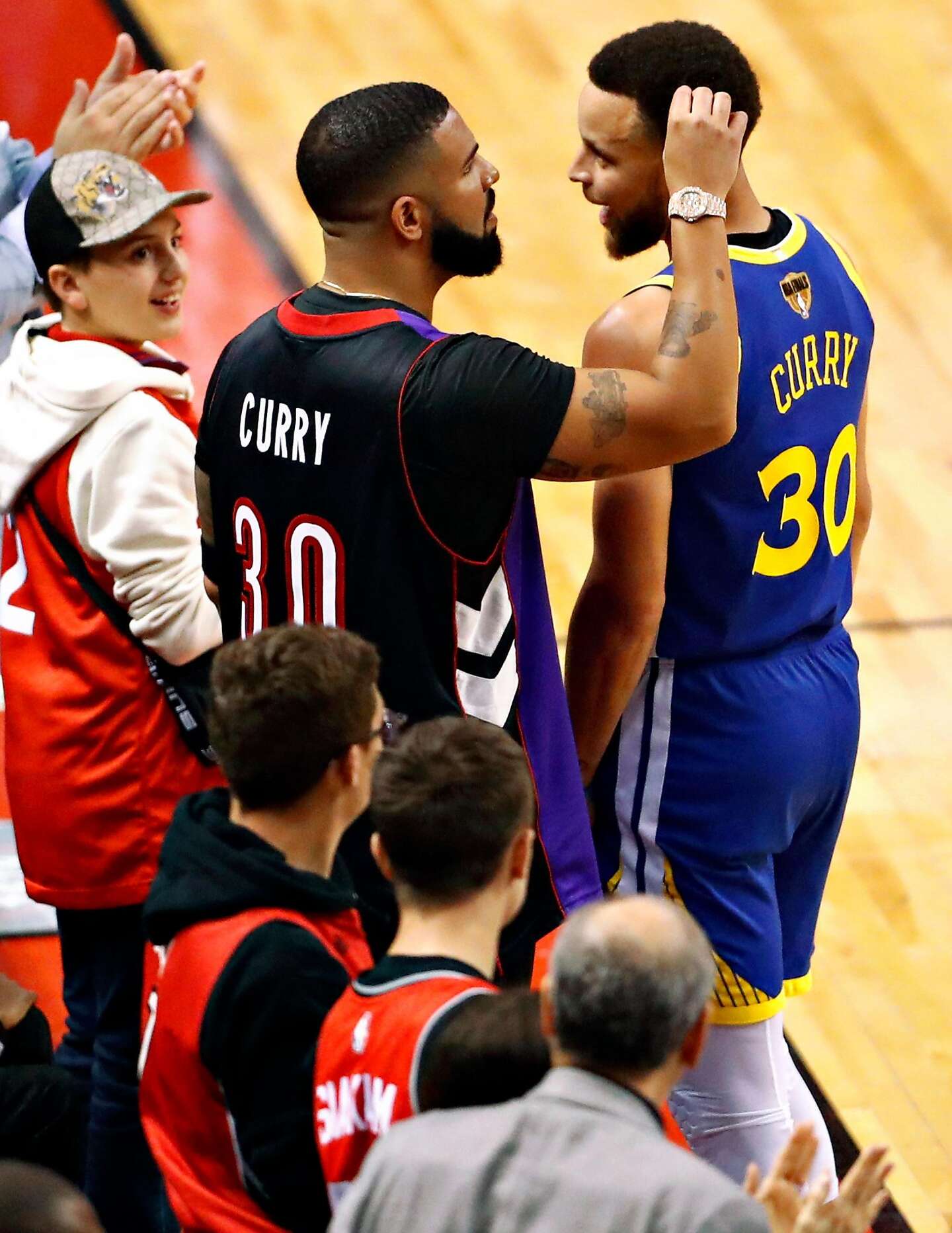 Warriors fans use Drake's lyrics against him on Toronto billboard