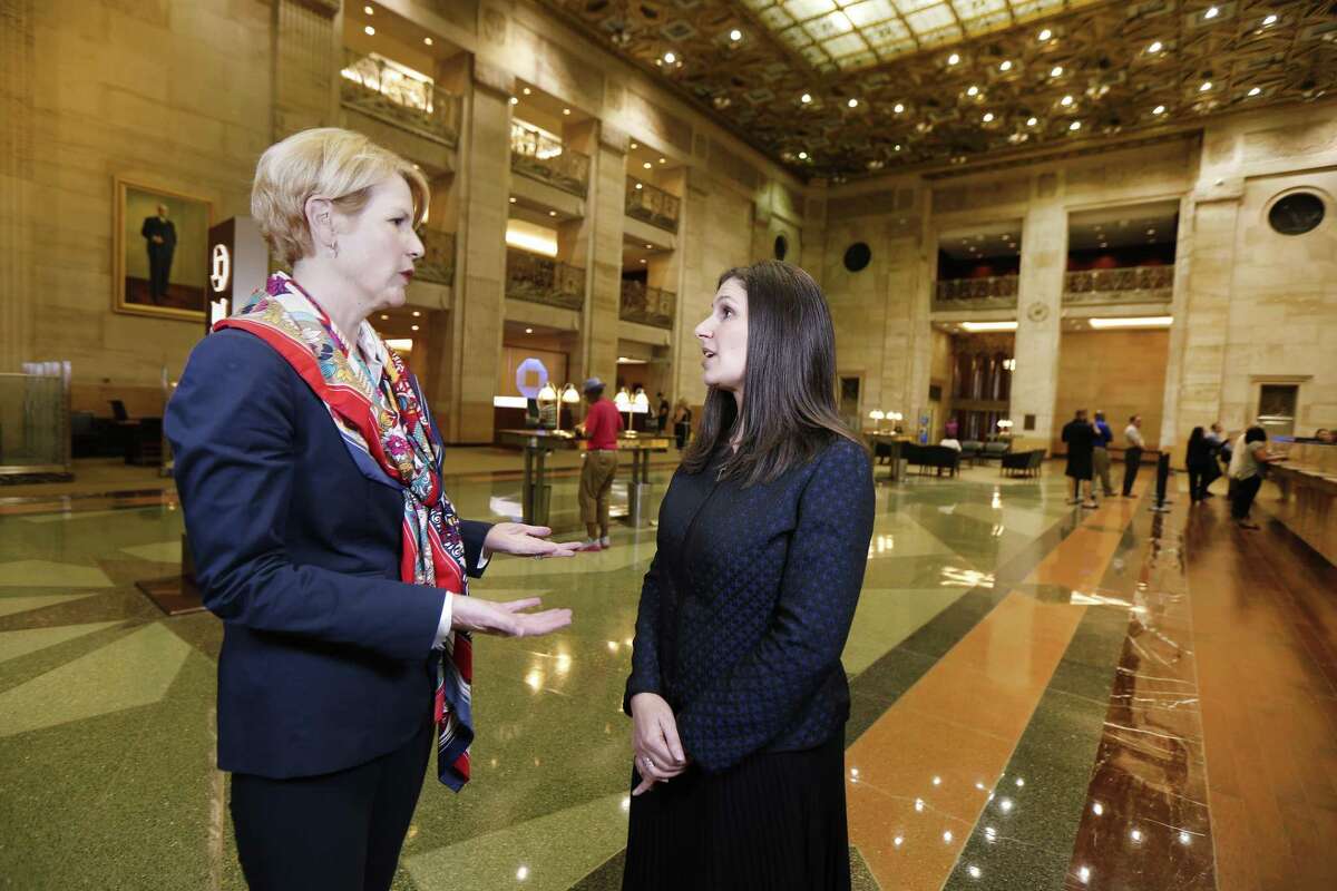 Top Houston banks report fewer branches, moderate deposit growth in 2018