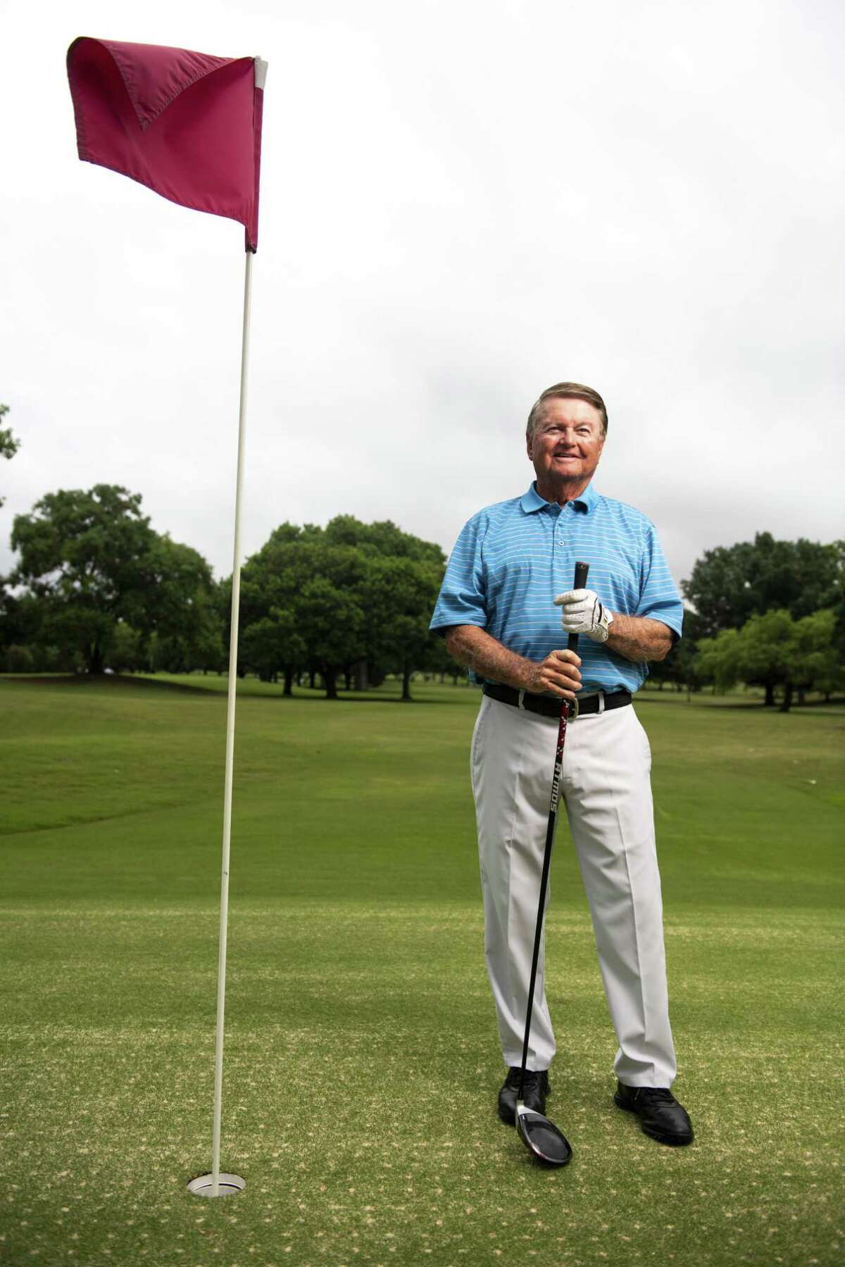 Windcrest golfer Dan Ellis sinks 17th hole-in-one
