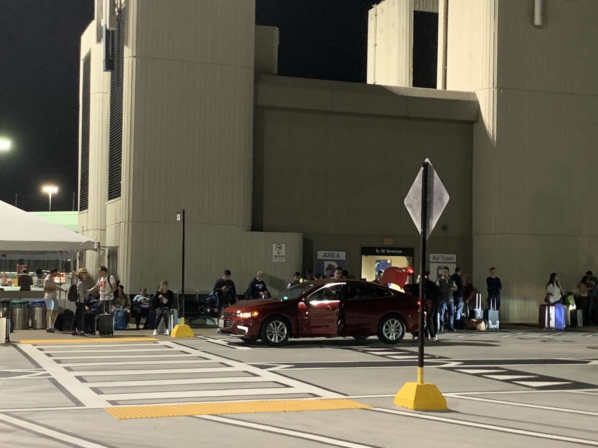 Sunday was a chaotic night for Uber, Lyft at SFO