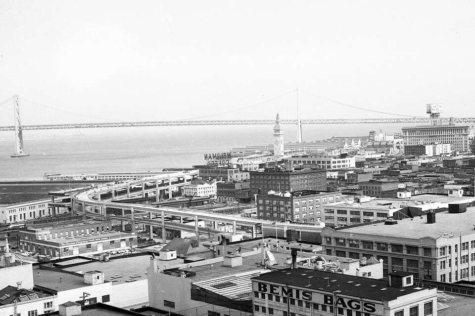 1958 photos of the Embarcadero Freeway: A double-decker mistake rises