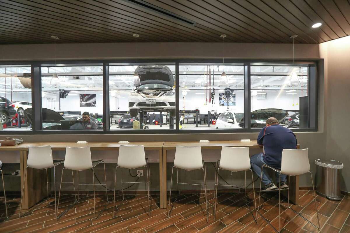 Nation’s largest Nissan dealership woos buyers with amenities