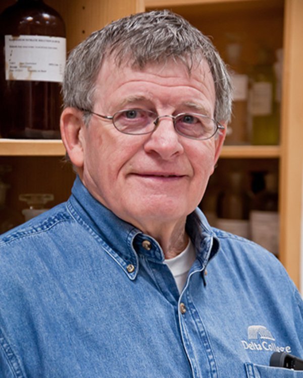 Delta College chemistry professor earns MCCA Outstanding Faculty Award