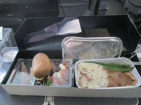 Review: Norwegian Air Dreamliner, Oakland to Rome