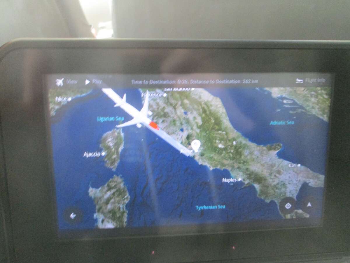 Review: Norwegian Air Dreamliner, Oakland to Rome