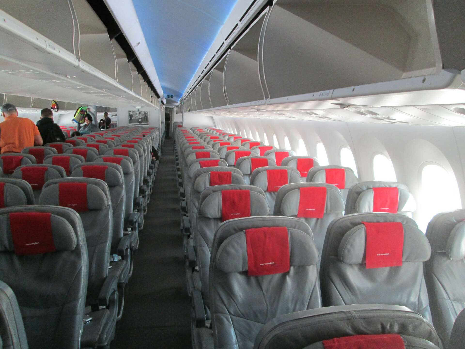 Review: Norwegian Air Dreamliner, Oakland to Rome