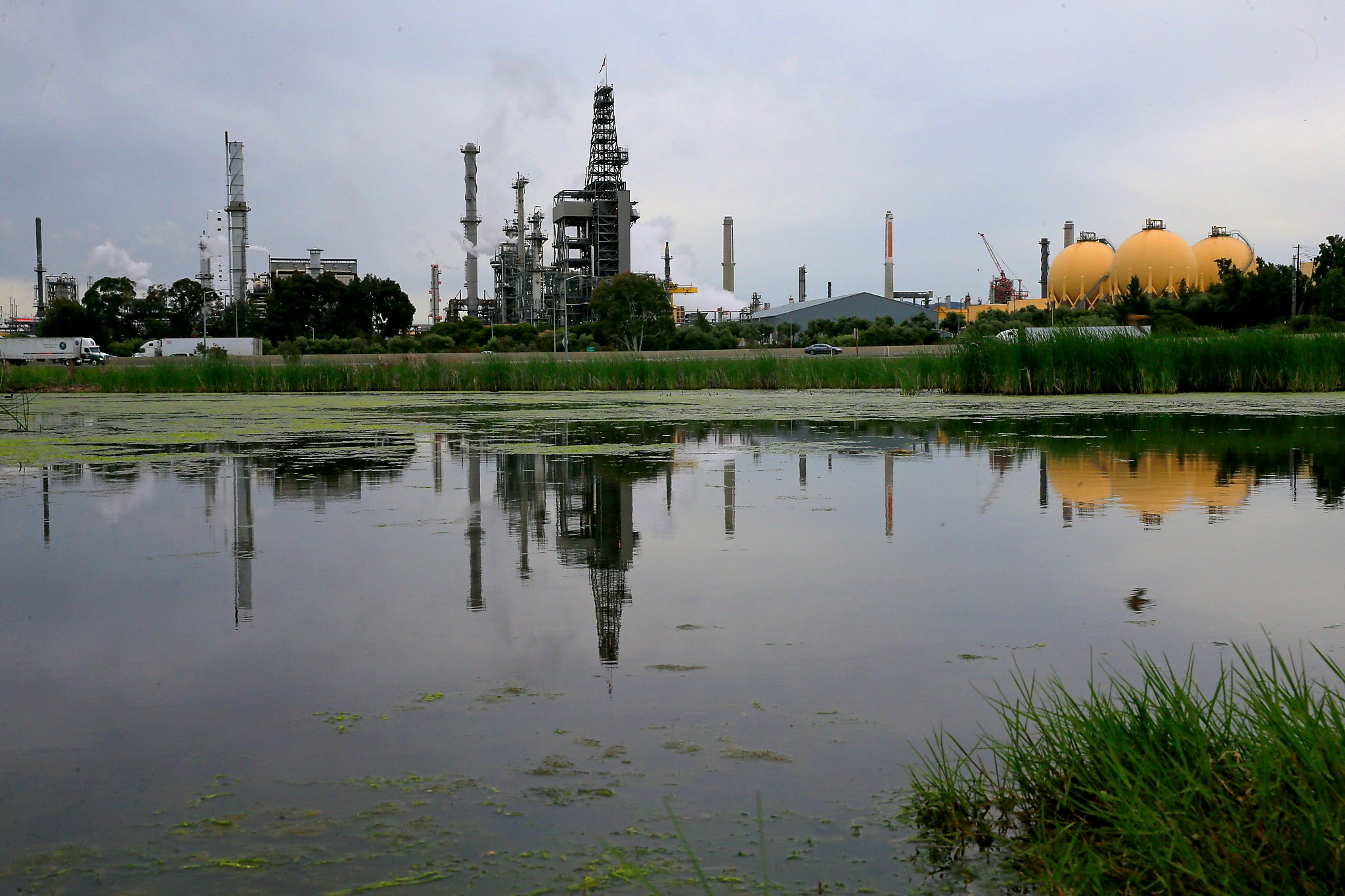 Shell Oil selling Martinez refinery to PBF Energy for up to $1 billion