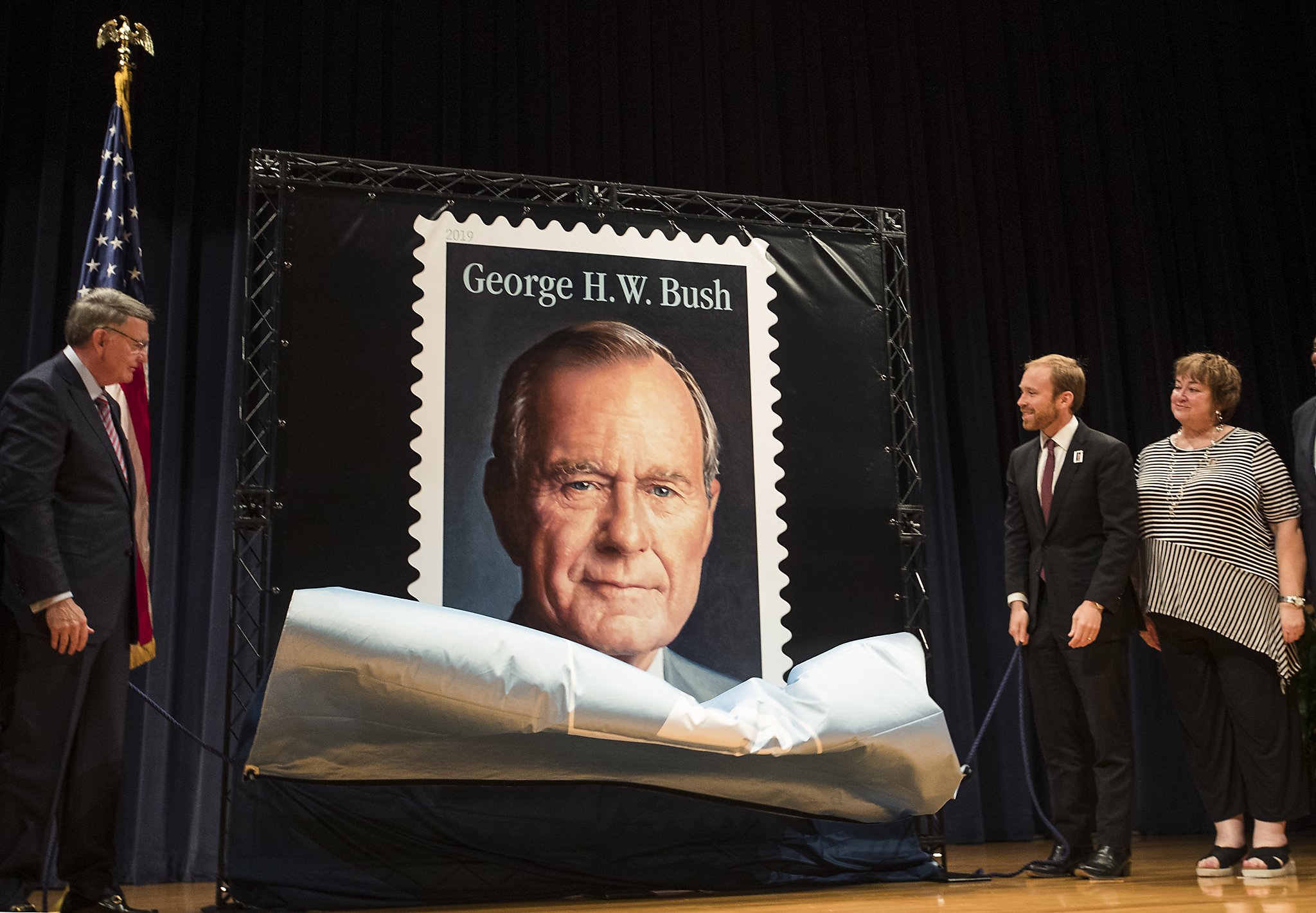 Senate approves Bush memorial coins