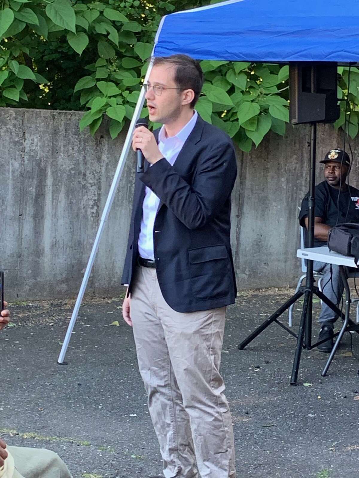 New Haven Mayor Harp opens campaign headquarters