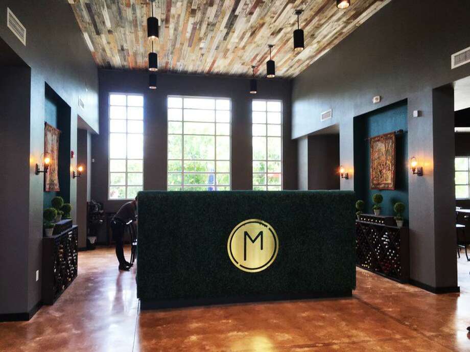 Sprawling new seafood grill restaurant Mako’s on the Creek makes its ...
