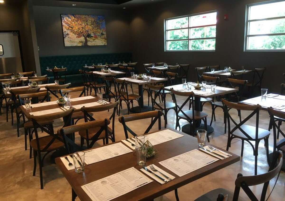 Sprawling new seafood grill restaurant Mako’s on the Creek makes its ...