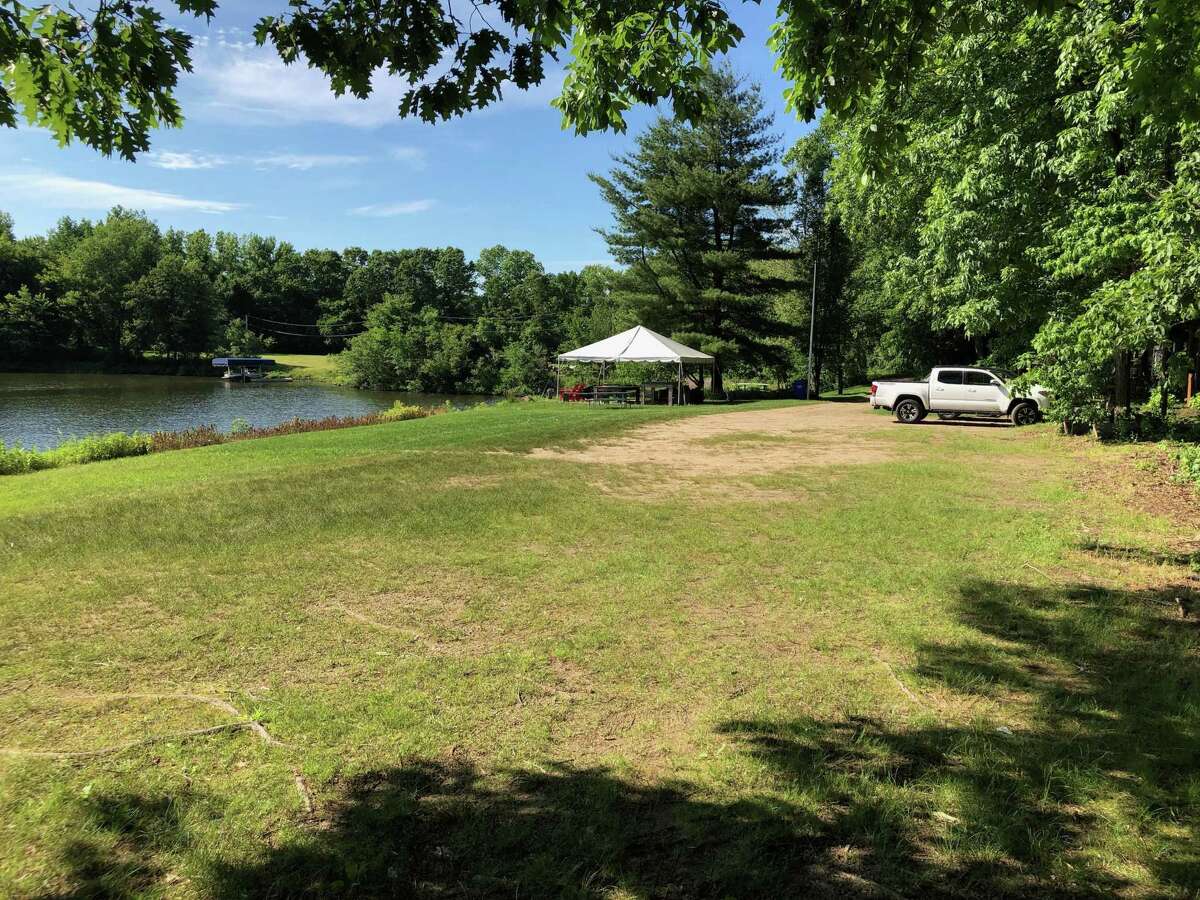 Jennifer Dulos search turns to Avon pond known for water skiing