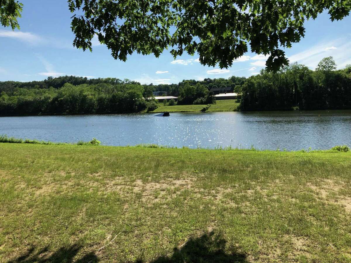 Jennifer Dulos search turns to Avon pond known for water skiing