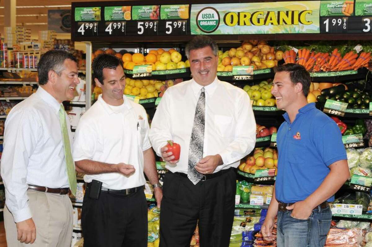 New ShopRite opens in Southbury