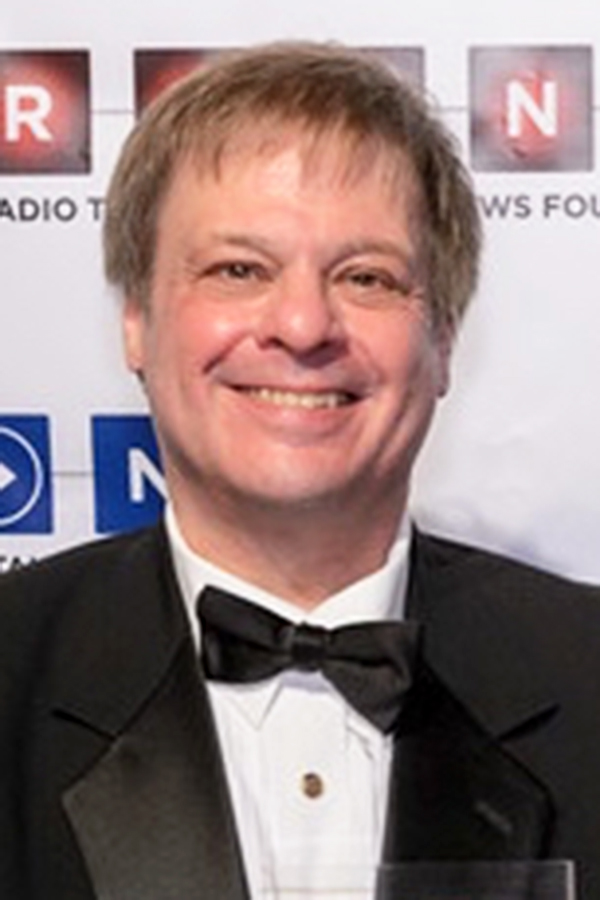 Radio journalist Barrett wins Headliner Award