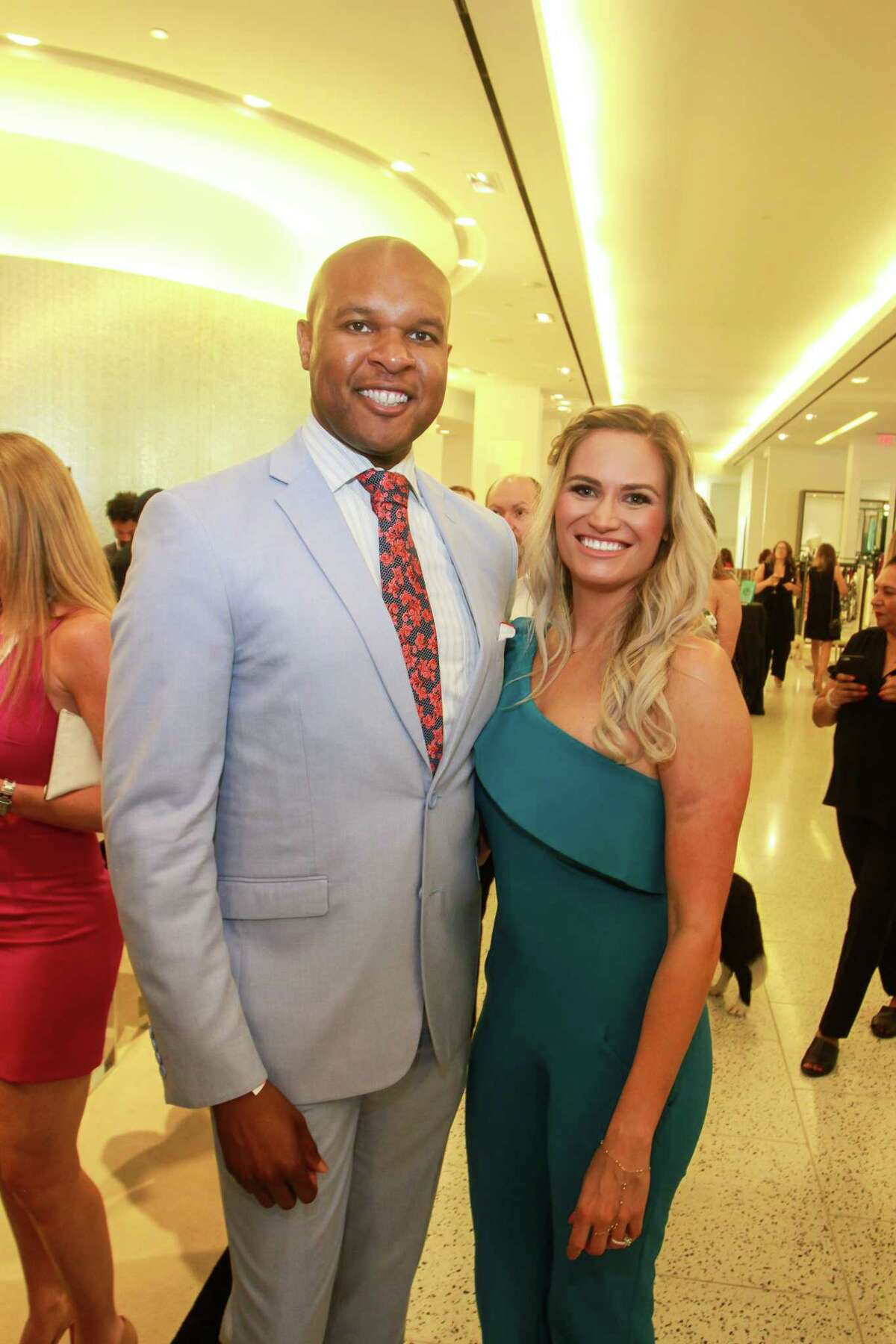 Kate Upton sighting, rescue pets and Astros stars raise $400K at ...