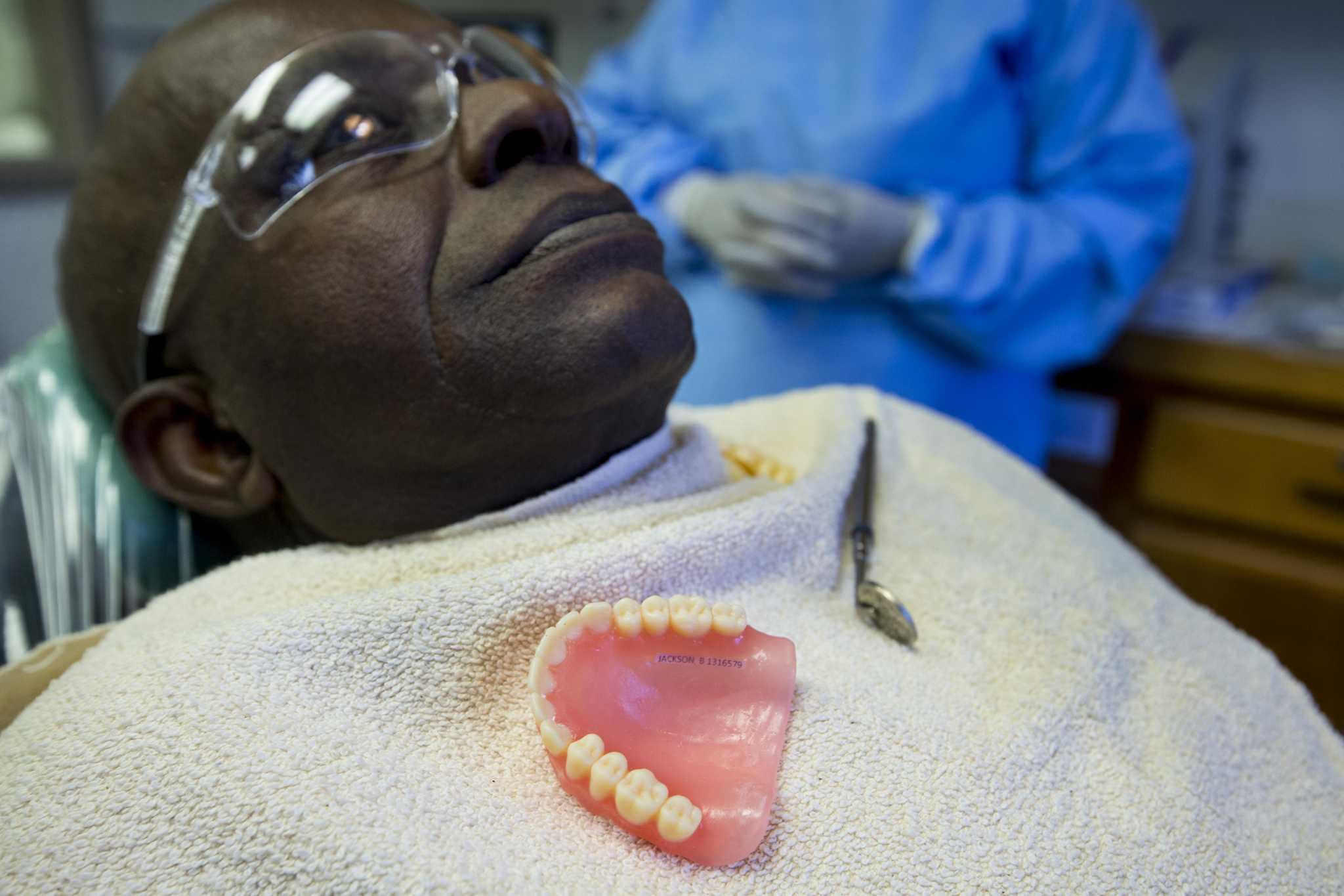 ‘It’s tough to go around without teeth’: Texas prisons start 3D-denture ...
