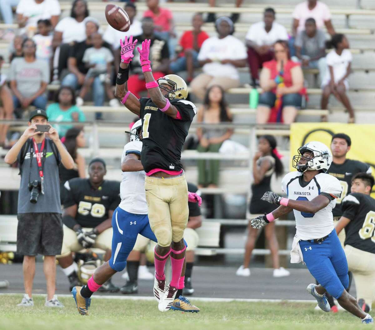 With offense intact, Tomball football gets bonus in Demond Demas