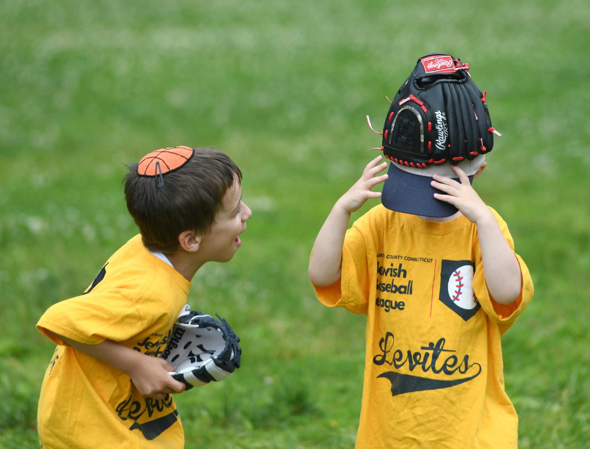 Kids learn baseball at FCCJBL