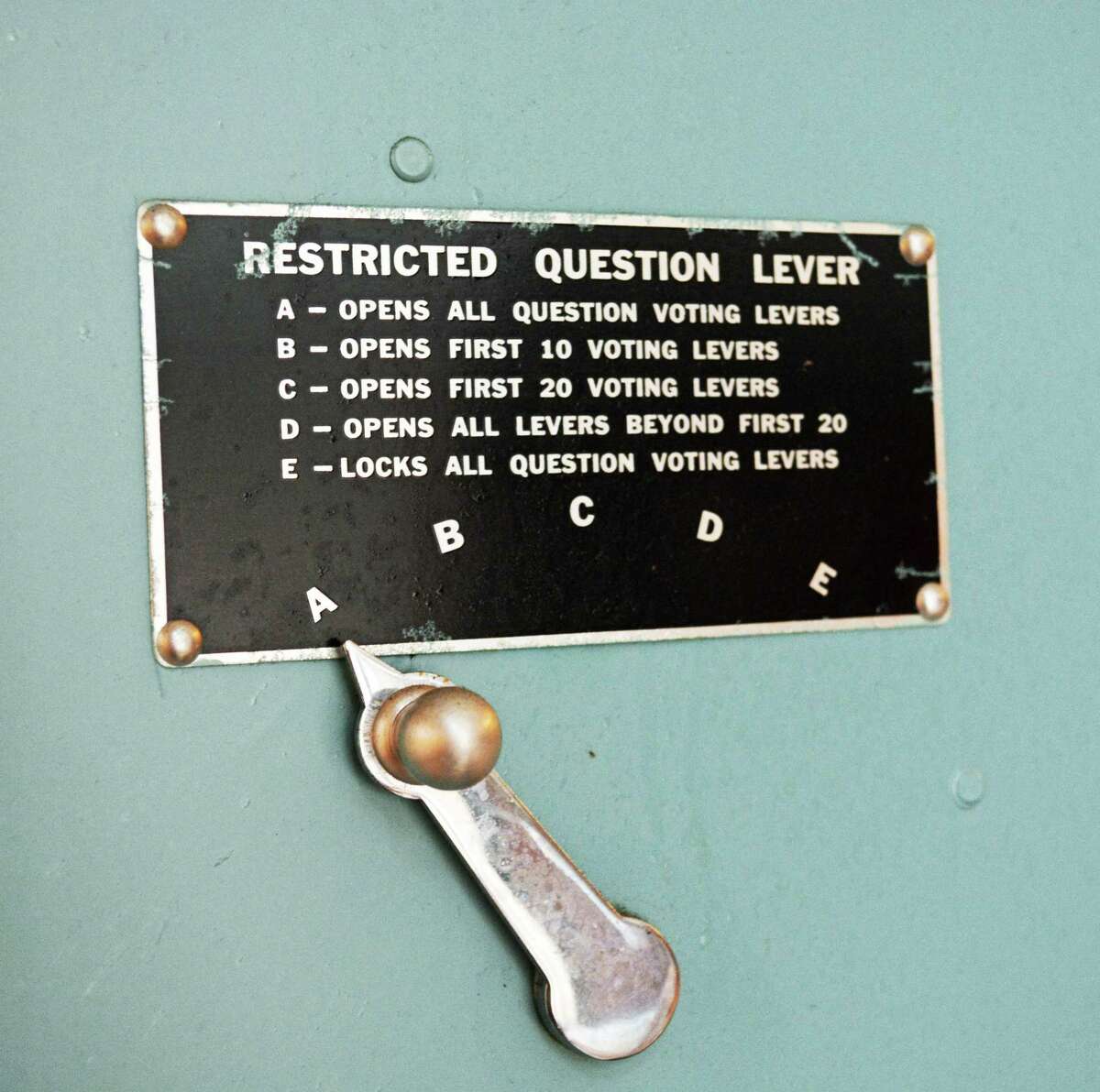 Middletown retires its last working gear-and-lever voting machine