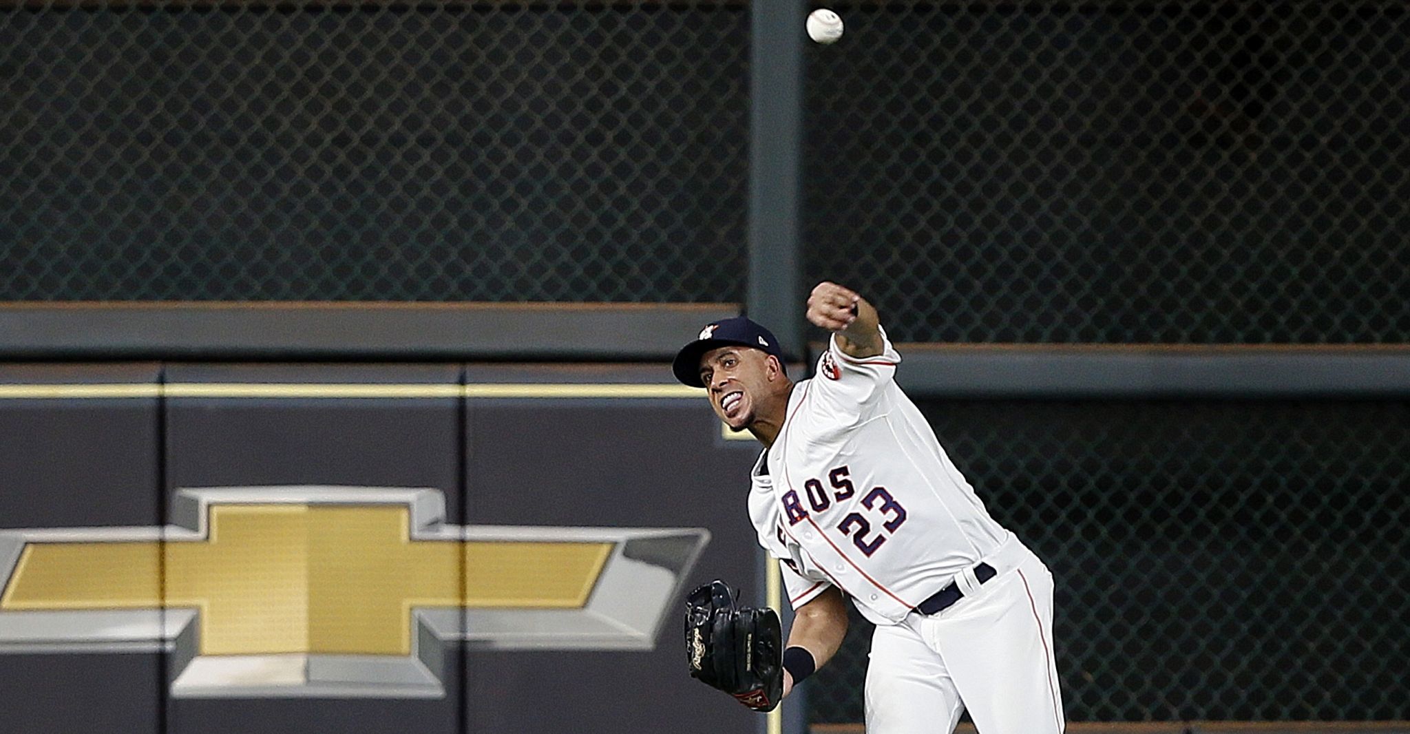 Astros deploy unusual outfield mix against Reds