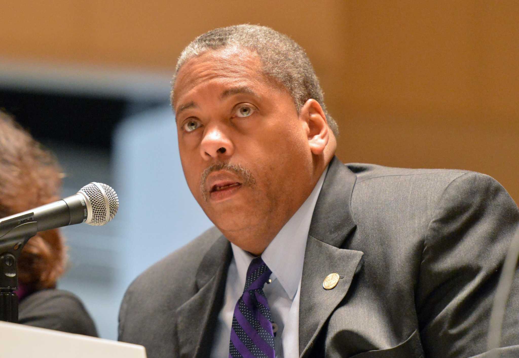 Candidates make pitches to Republican, Democratic town committees