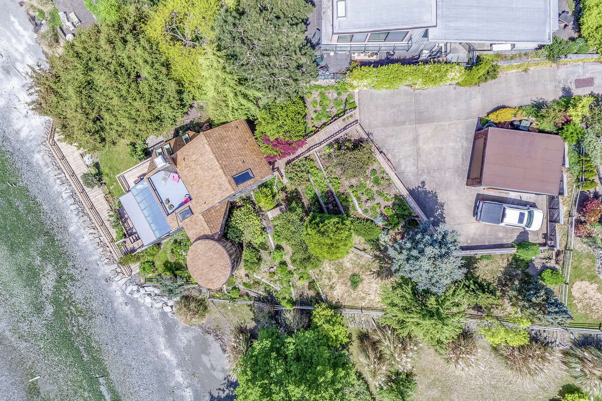 Two Seattle standouts on the Washington Waterfront Home Tour this weekend
