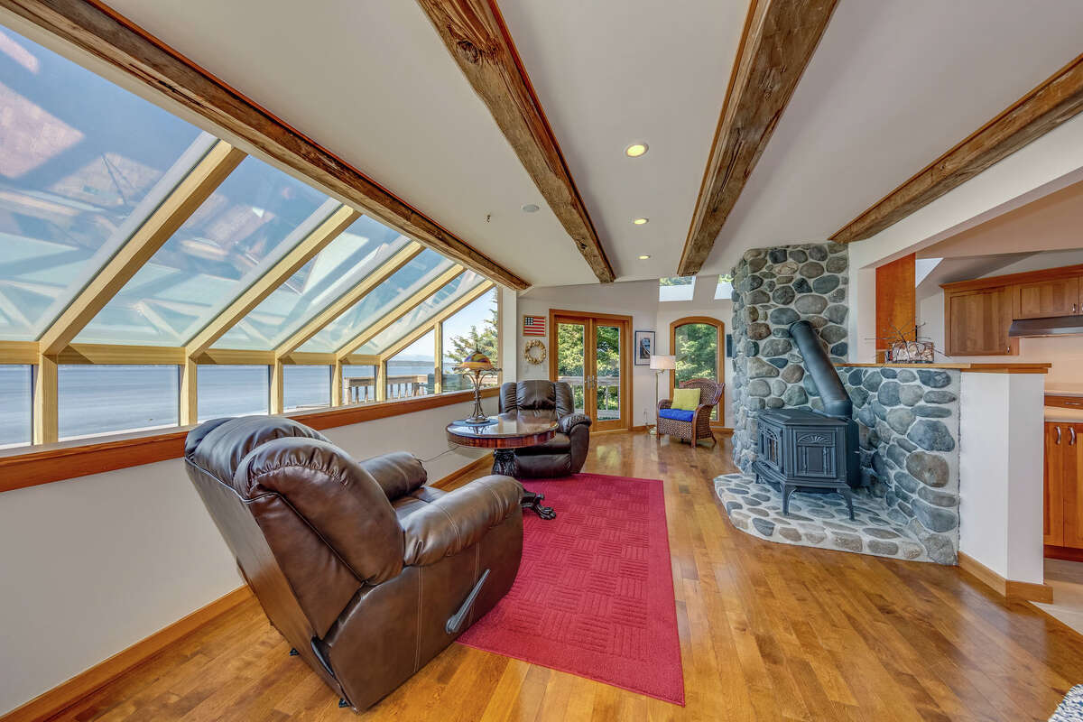 Two Seattle standouts on the Washington Waterfront Home Tour this weekend