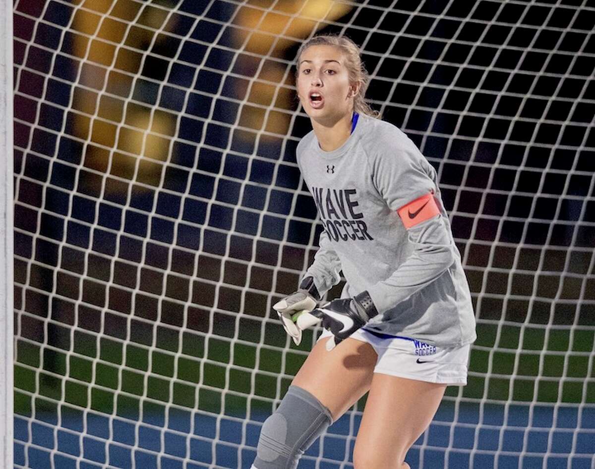 Late goal sinks Wave