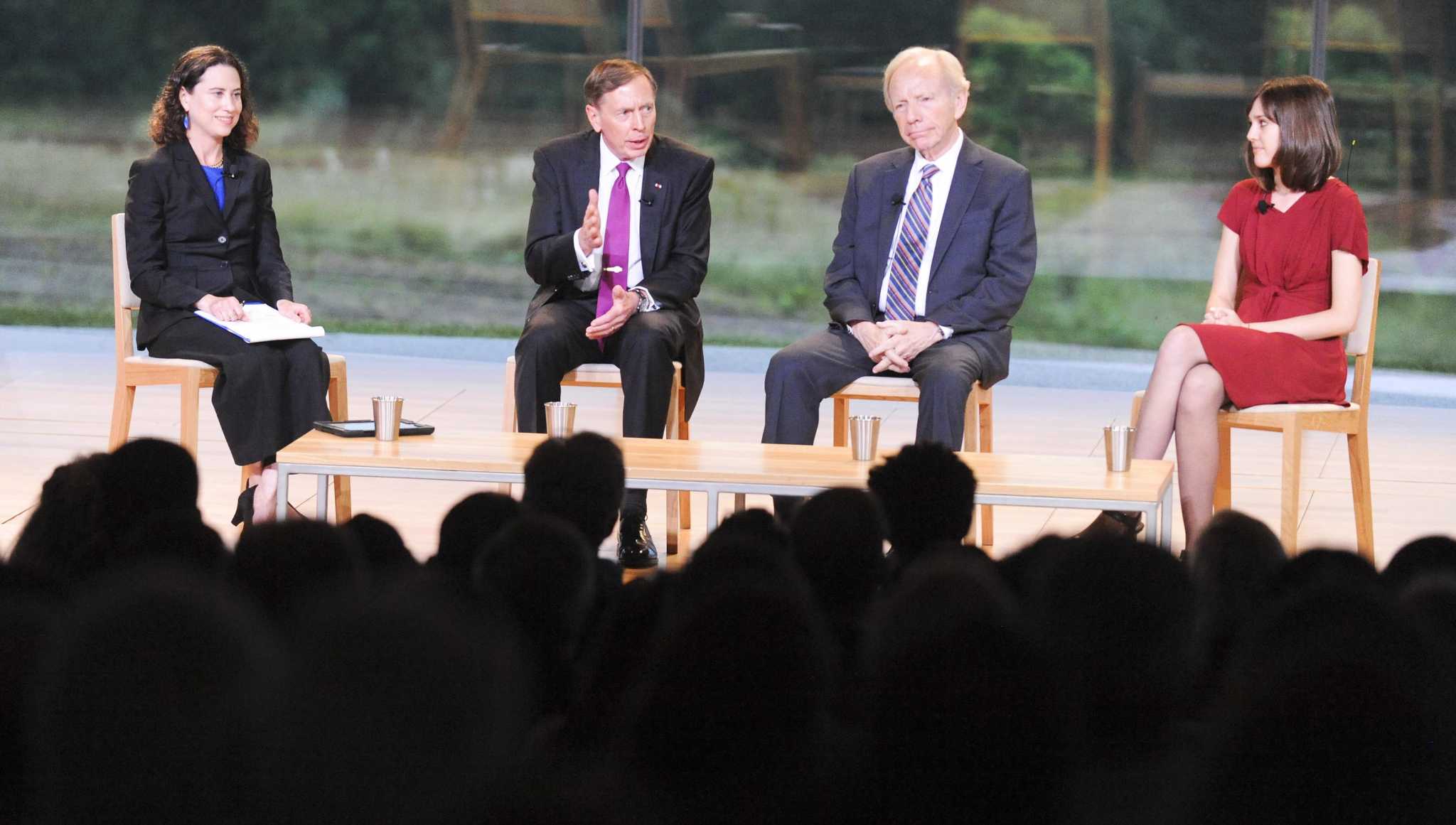 Lieberman, Petraeus talk Middle East conflicts, US values