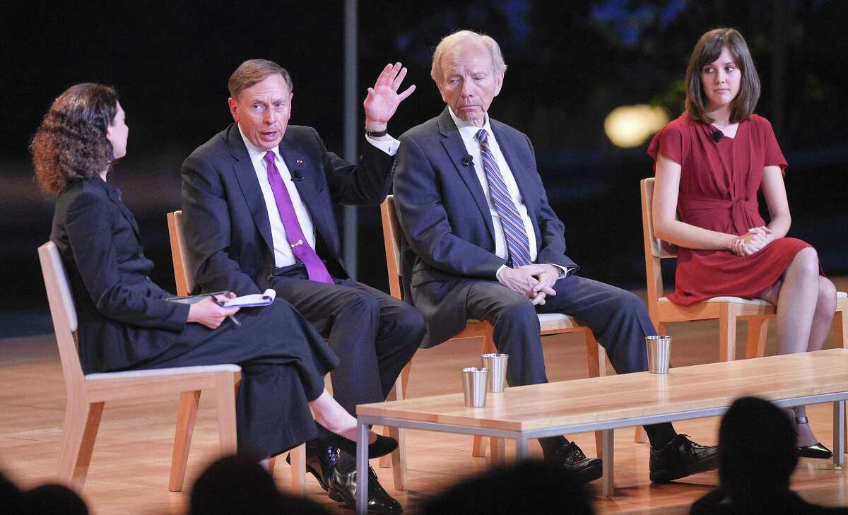 Lieberman, Petraeus talk Middle East conflicts, US values