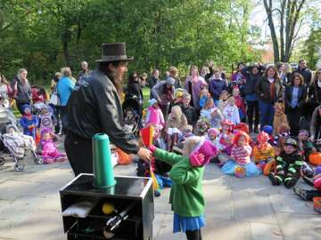 Mom’s Morning In tradition: DCA’s annual Halloween parade is Friday