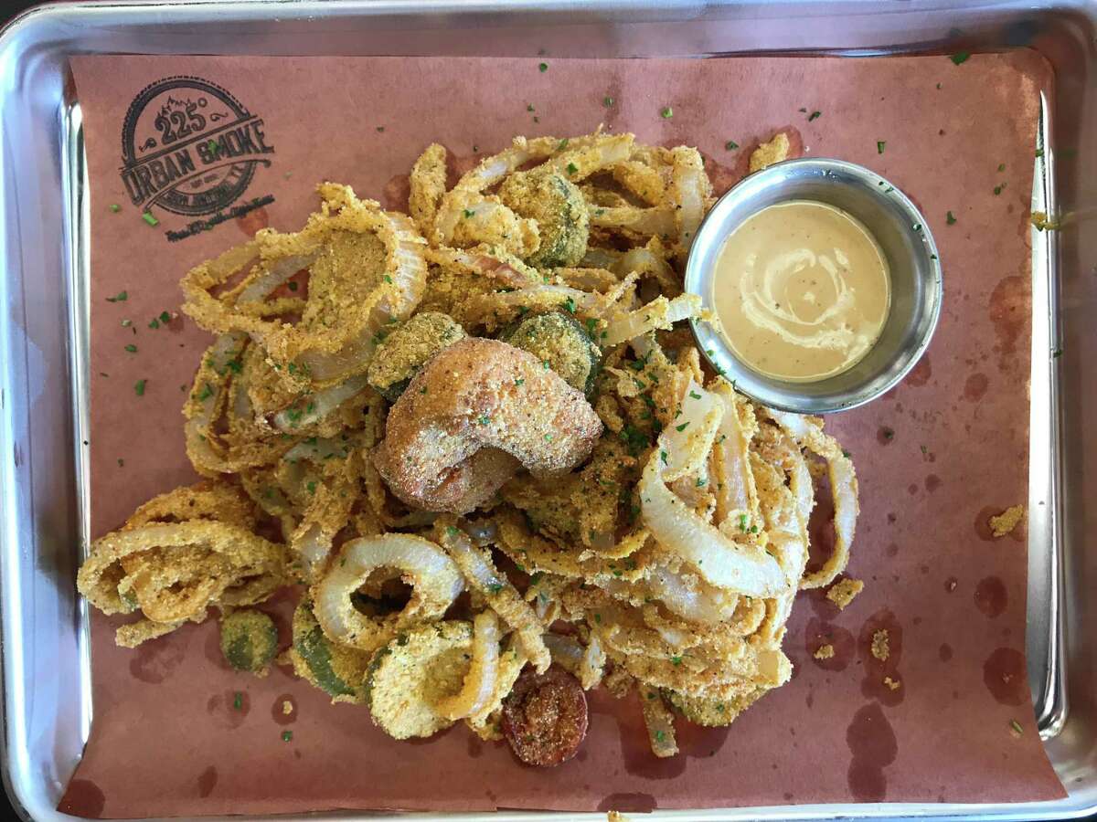 Review: 225 Urban Smoke blends barbecue and Cajun well in Northeast San ...