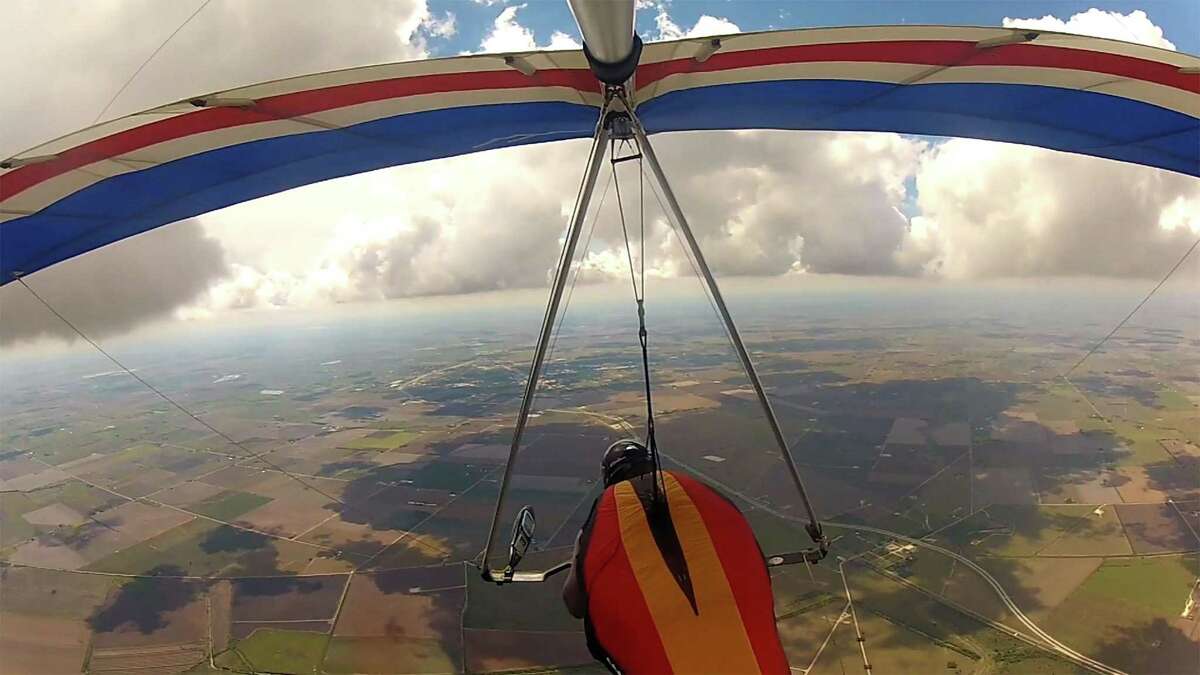 Houston hang glider pilot safely on the ground following cross-country ...