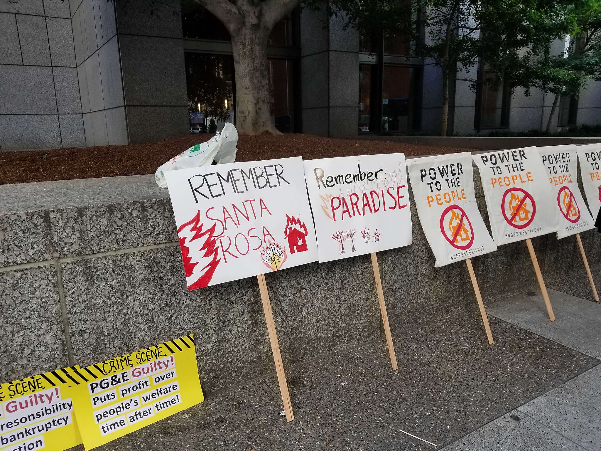 PG&E shareholders approve new board amid protests outside