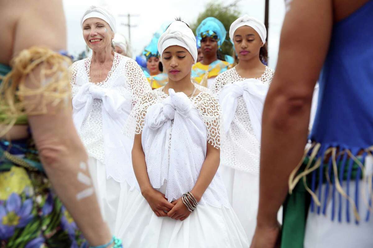 Sun's (not) out, buns (still) out: Photos from 2019 Fremont Solstice Parade