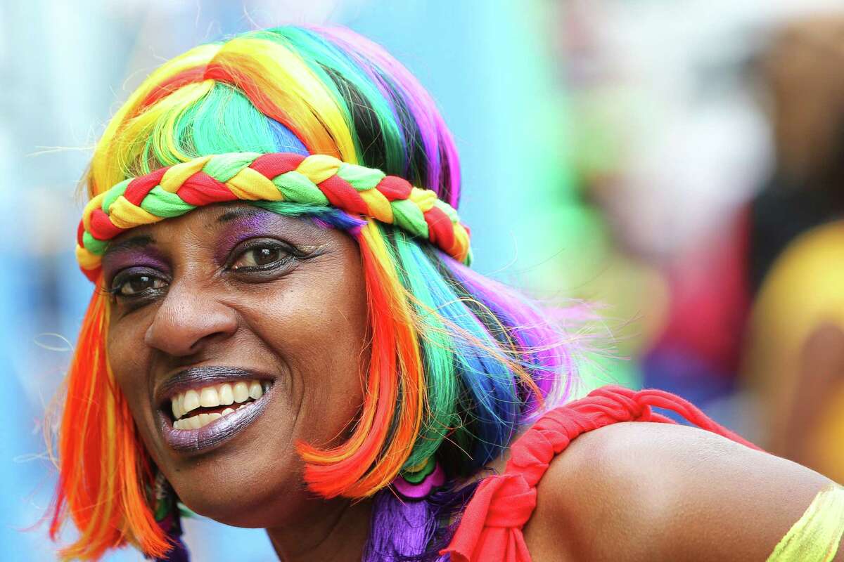 Sun's (not) out, buns (still) out: Photos from Fremont Solstice Parade