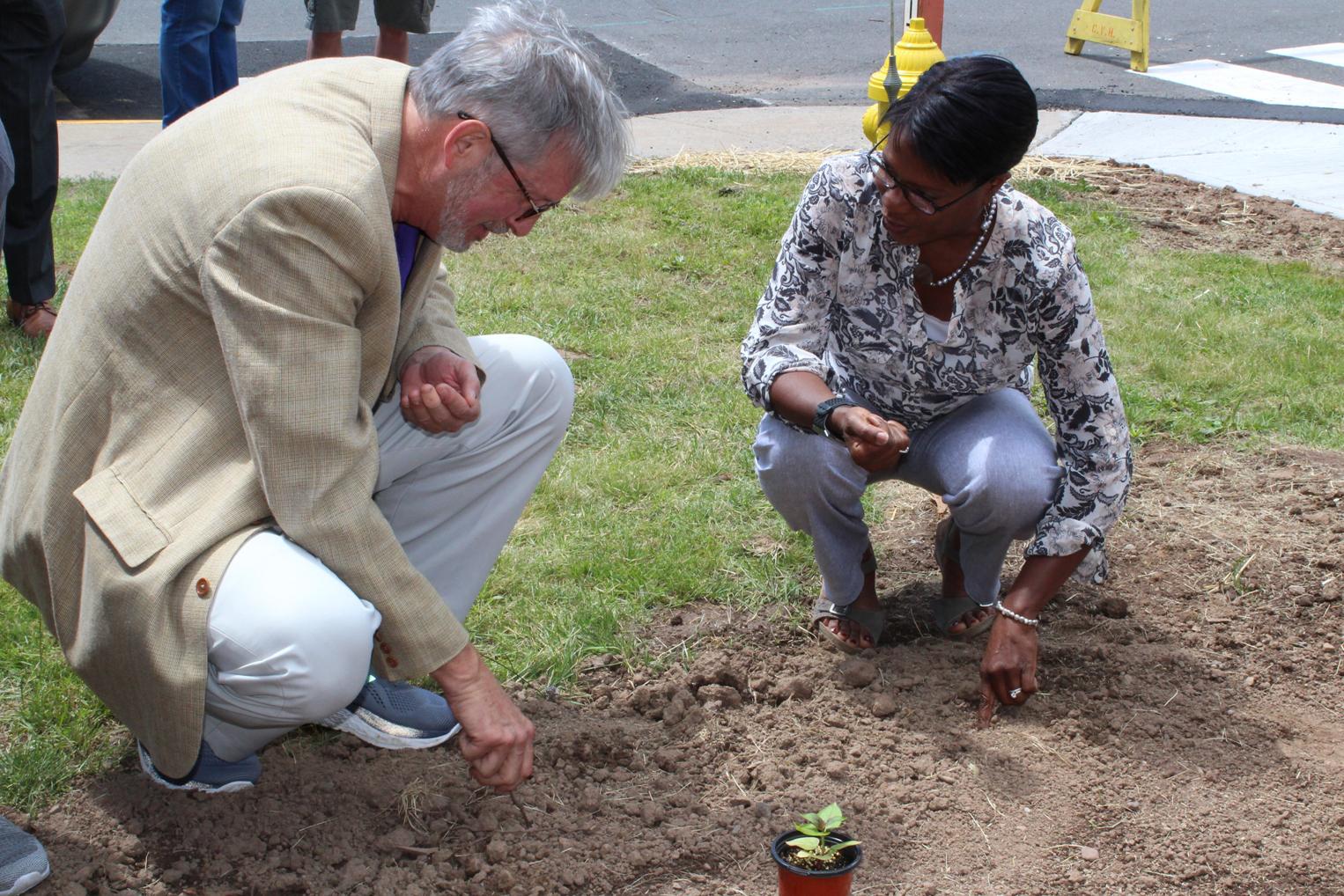 Whiting Forensic Hospital participates in ‘Michaela’s Garden Project’