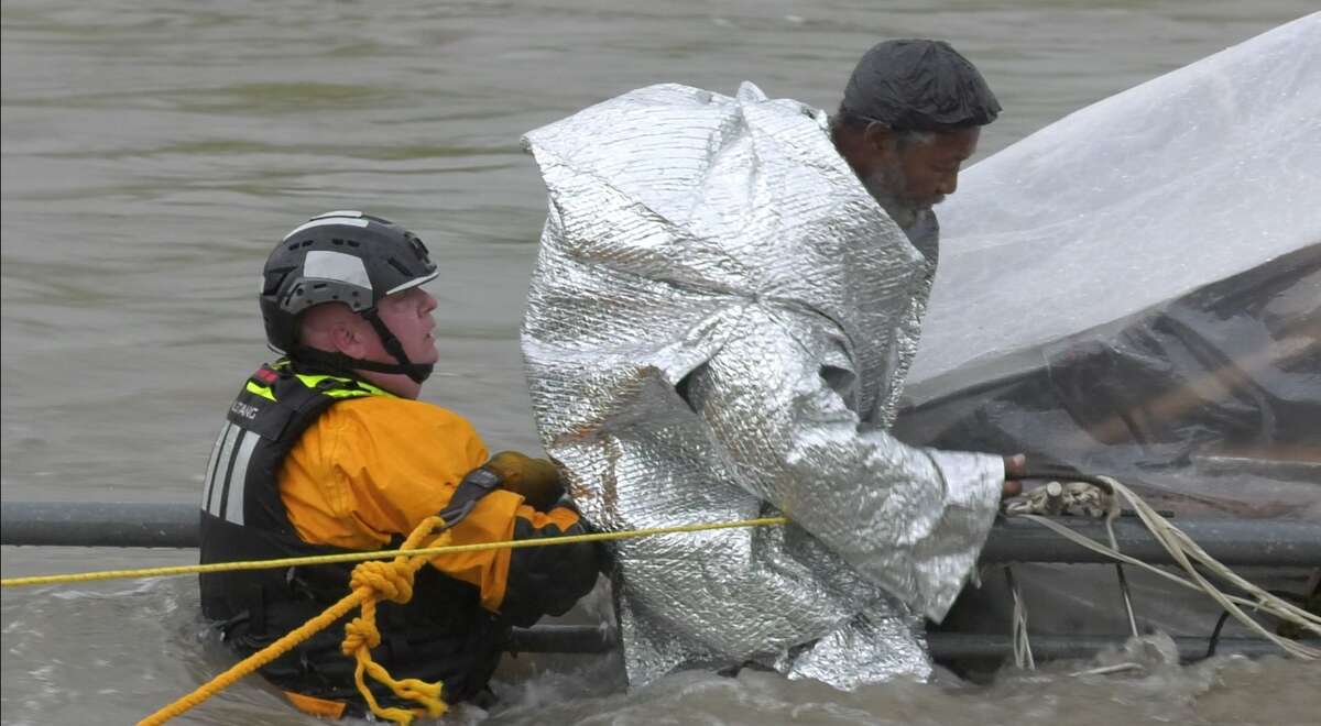 Houston firefighters rescue man stranded in high water on Highway 288