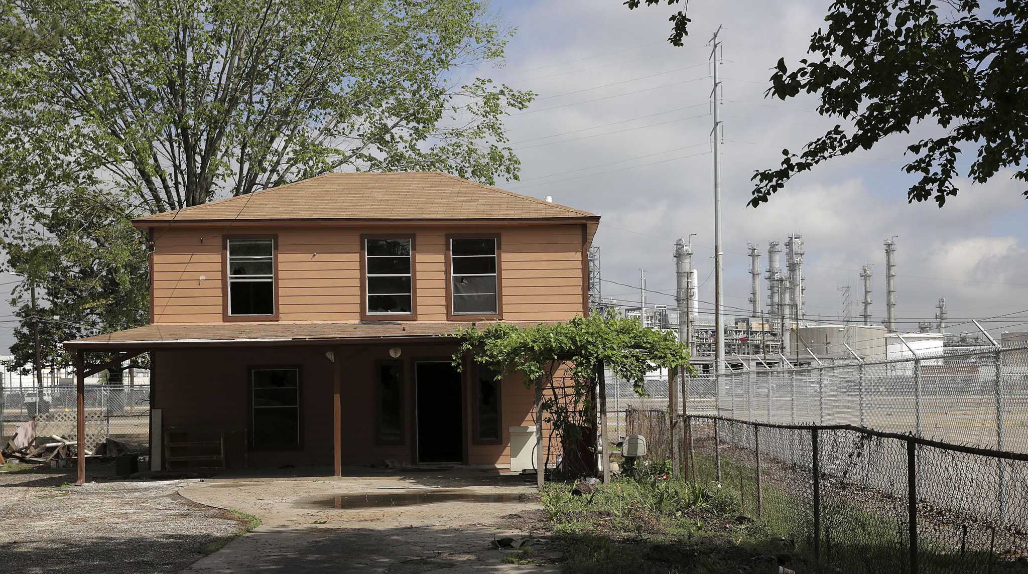 Harris County may turn to federal courts to crack down on Valero’s air ...