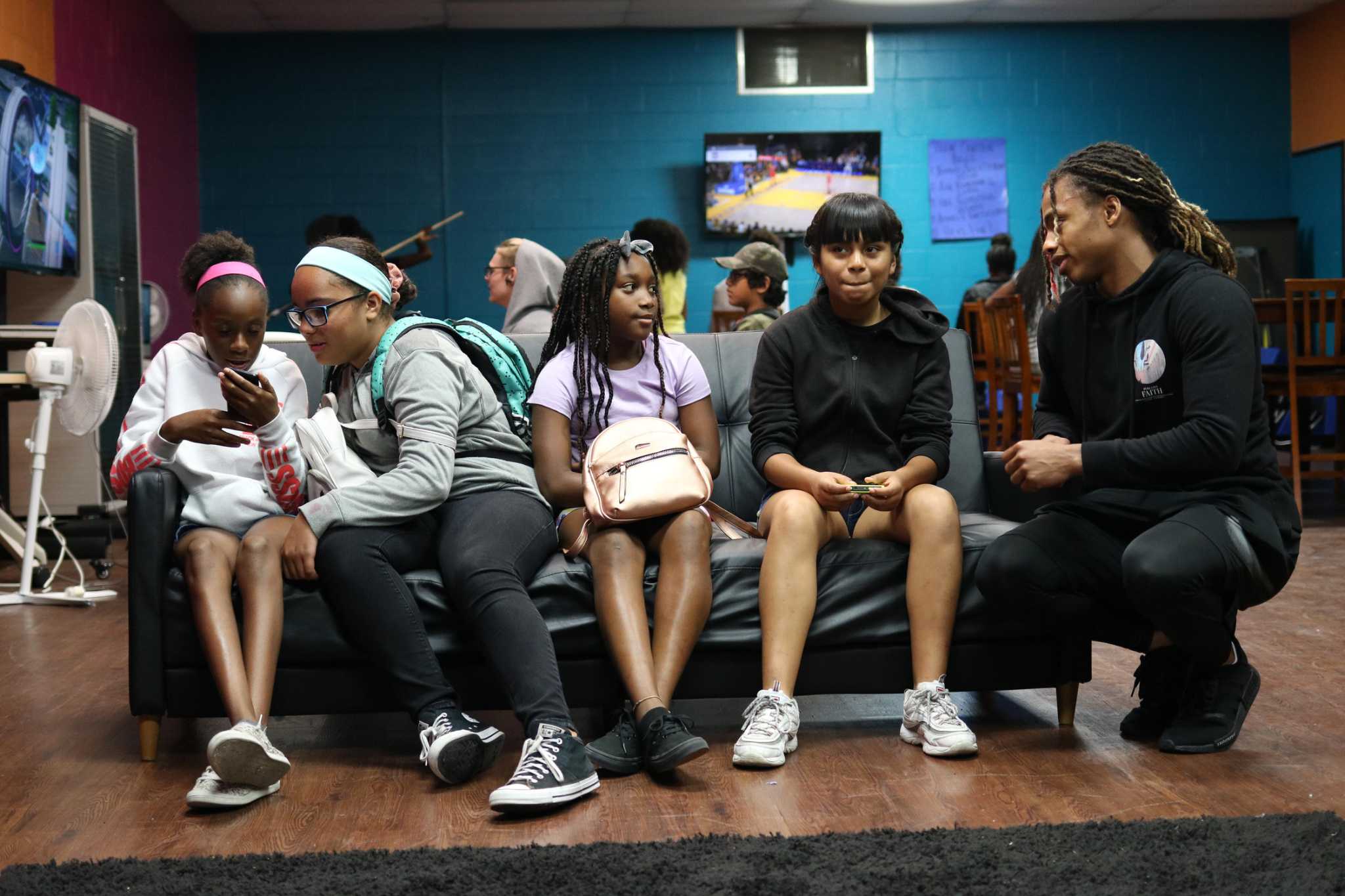 Rams cornerback Ramon Richards gives back to San Antonio East Side ...