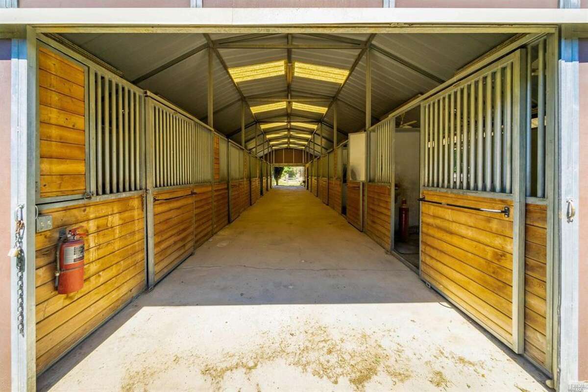 49ers legend Joe Montana selling rustic Calistoga ranch for $3.1 million