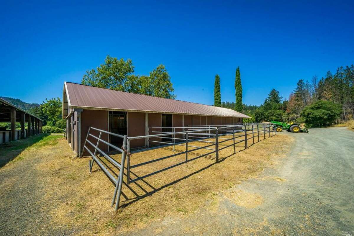 49ers legend Joe Montana selling rustic Calistoga ranch for $3.1 million