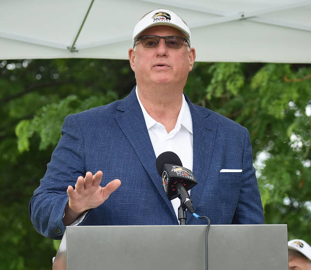 ATHLETICS: Hewitt says goodbye to SIUE