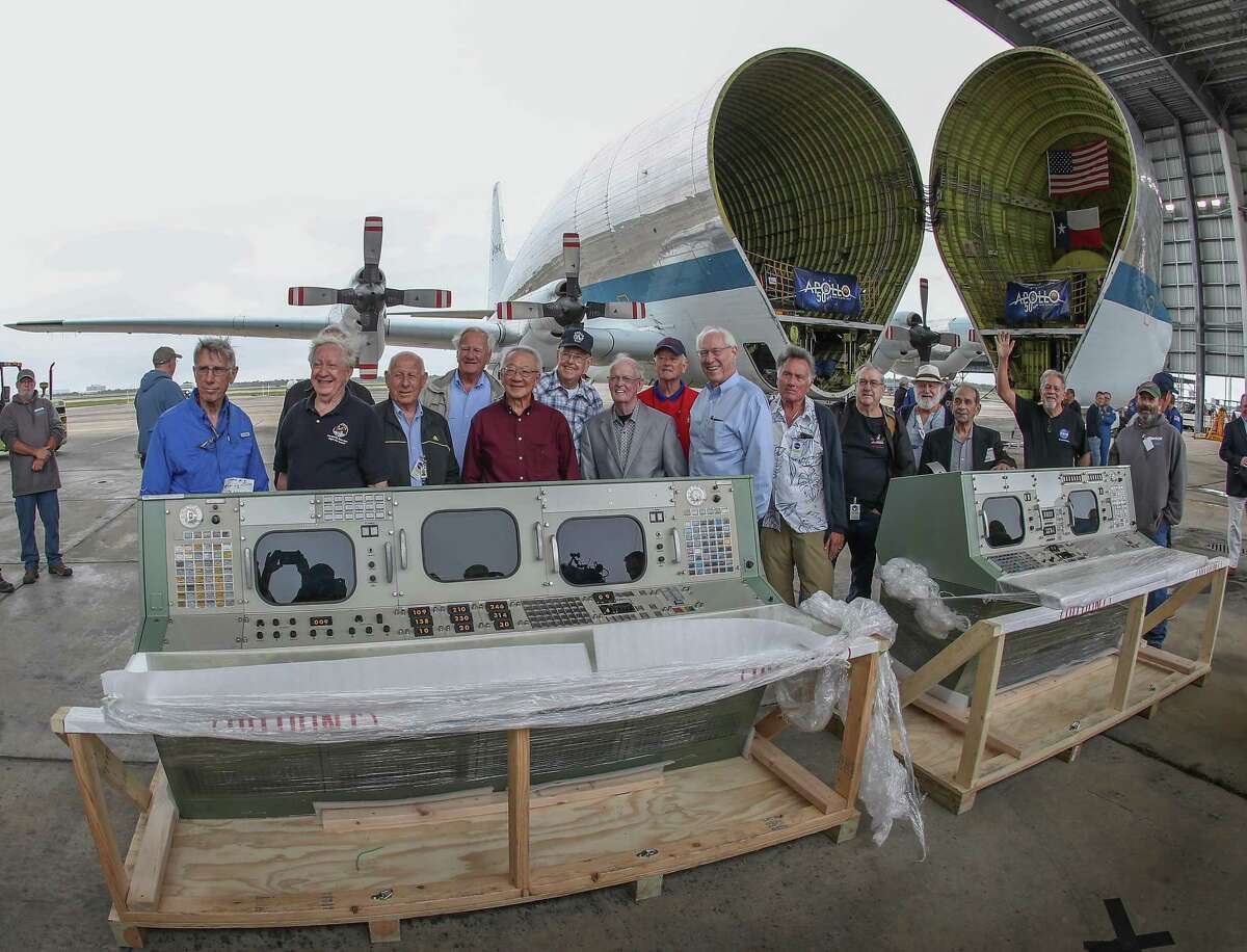 ‘Historically accurate’: Renovated Apollo-era Mission Control stays ...