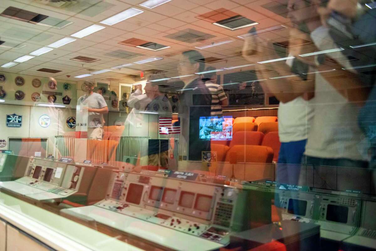 ‘Historically accurate’: Renovated Apollo-era Mission Control stays ...