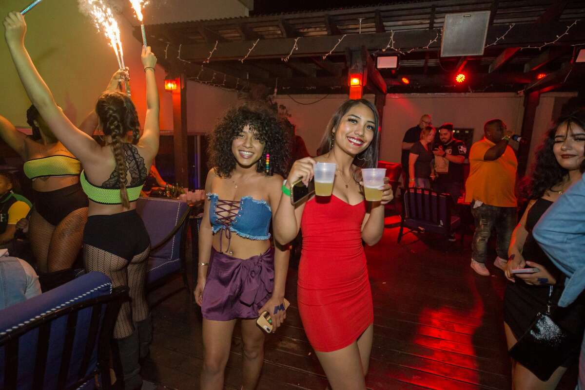 Photos San Antonio Partied At Sizzling Rooftop Bar For Its Friday