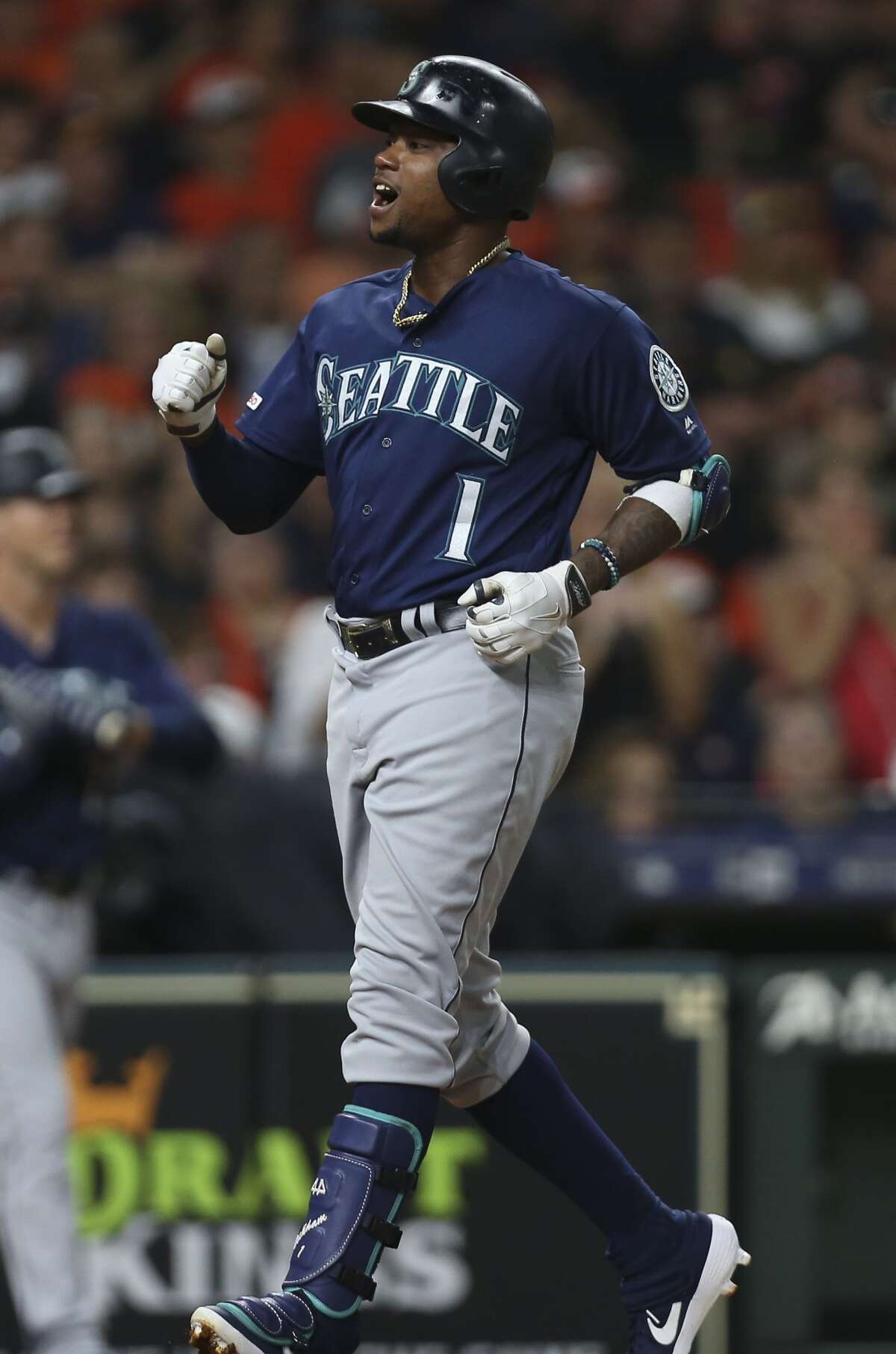 Yuli Gurriel lifts Astros to 10th-inning walkoff win, again