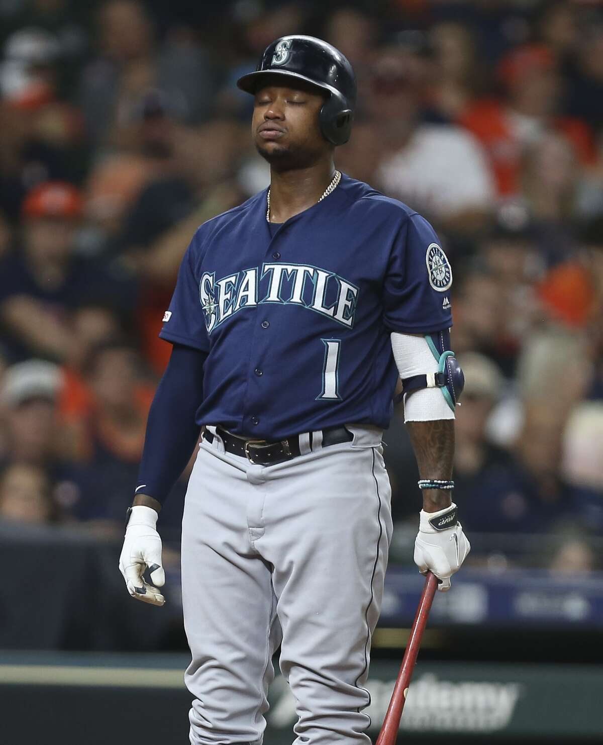 Yuli Gurriel lifts Astros to 10th-inning walkoff win, again