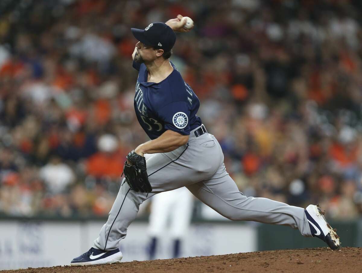 Yuli Gurriel lifts Astros to 10th-inning walkoff win, again